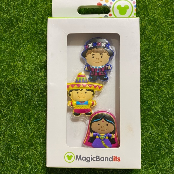 Disney | Accessories | Nib Disney Its A Small World Magic Band Bandits ...
